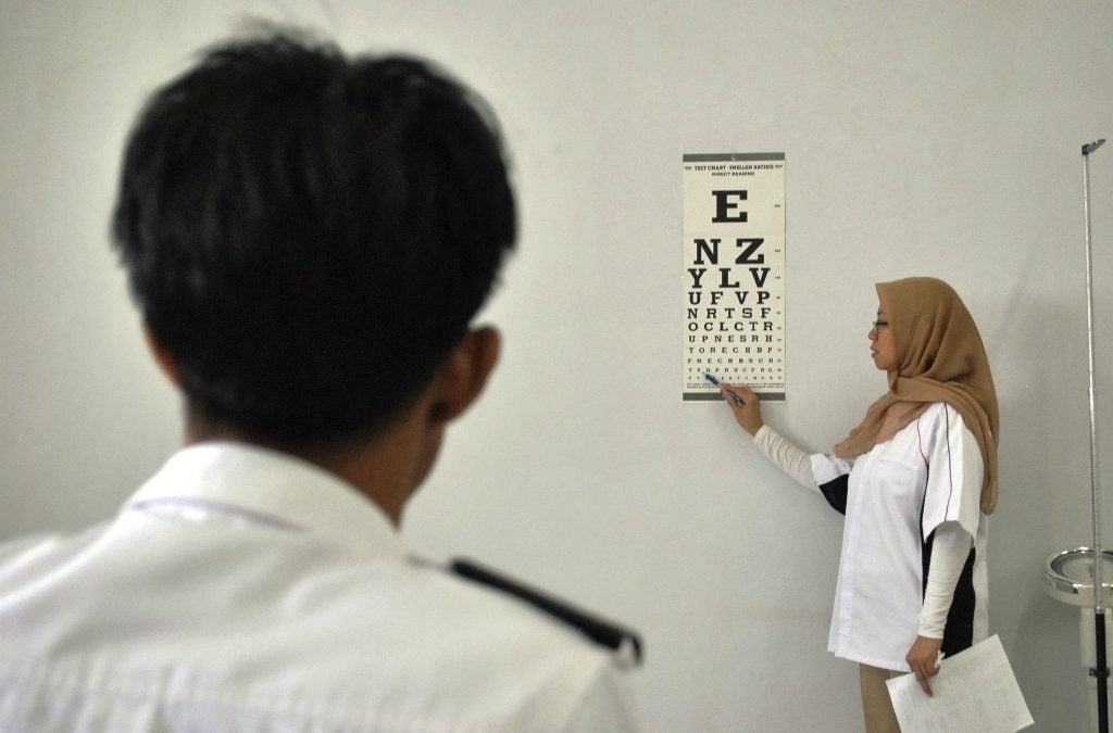 Ini Cara Efektif untuk Lolos Tes Mata Sekolah Dinas | VIO Optical ...