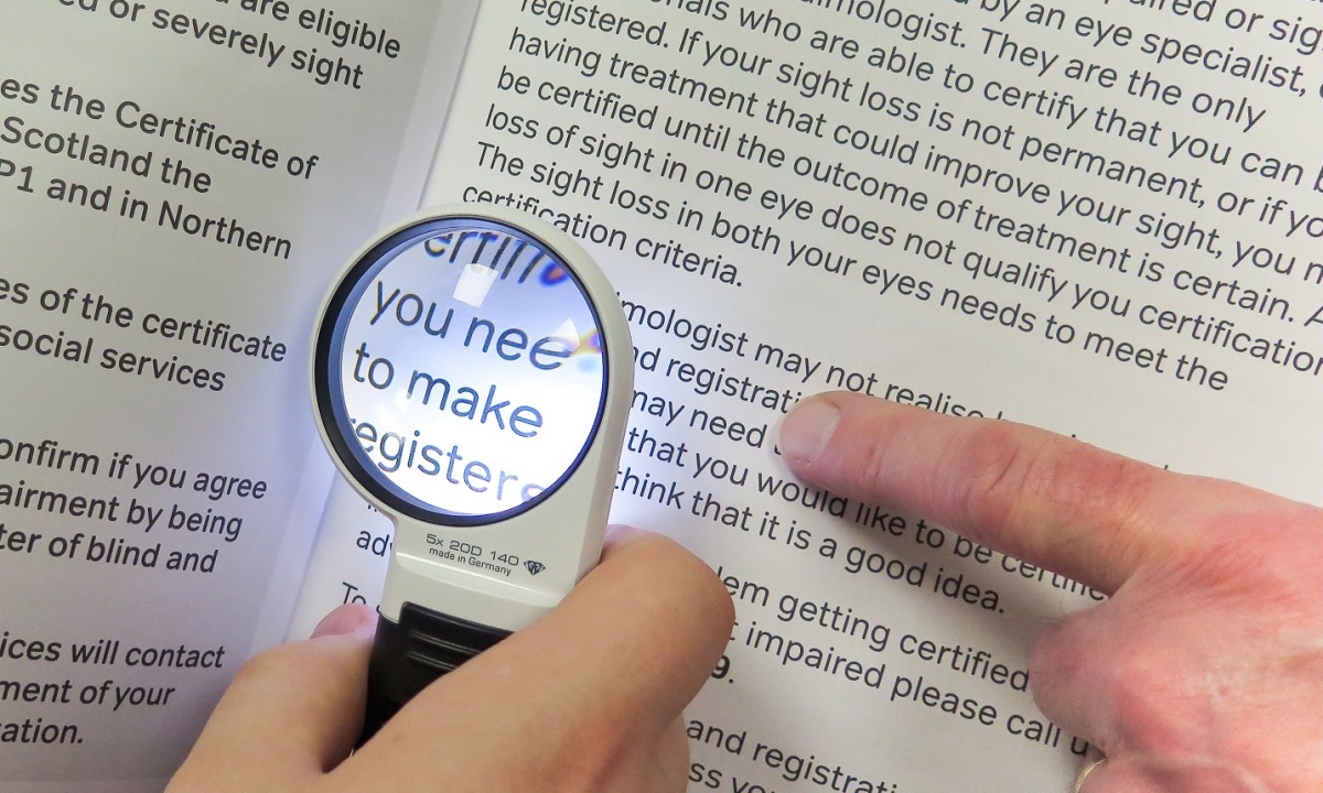 Meningkatkan Kehidupan Pasien Low Vision dengan Rujukan Tepat Waktu dan ...