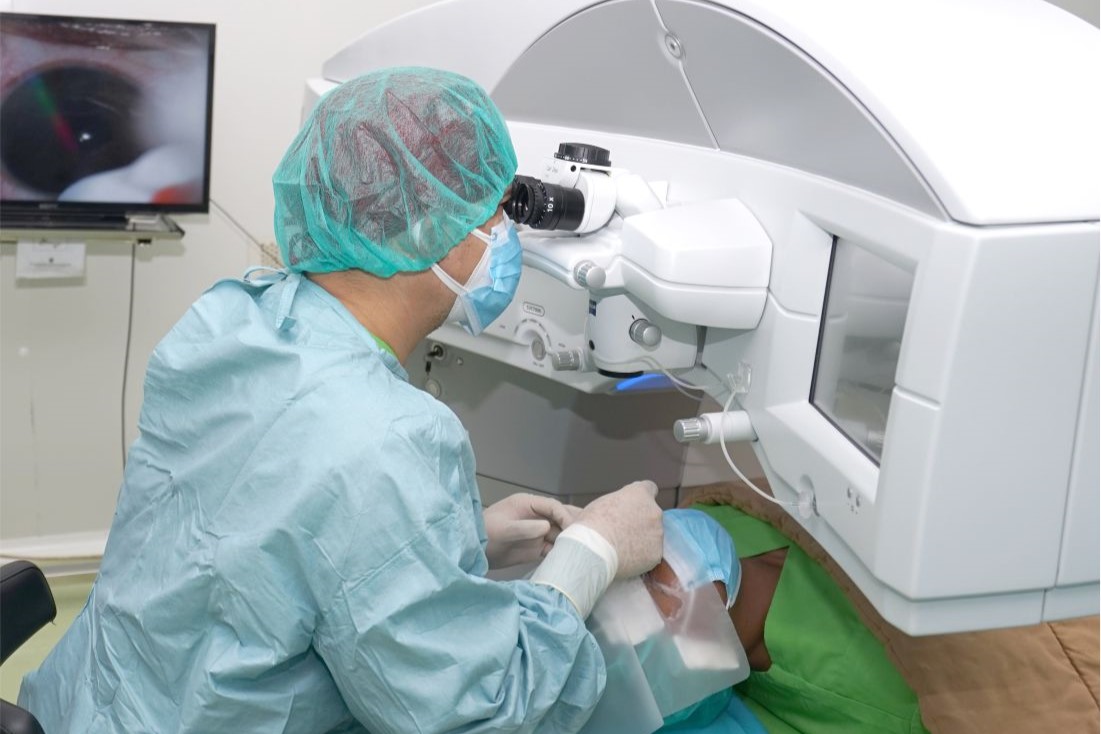 Mau Mata Bebas Kacamata? Ini Fakta LASIK, Siapa yang Cocok dan Siapa yang Harus Waspada! - VIO ...